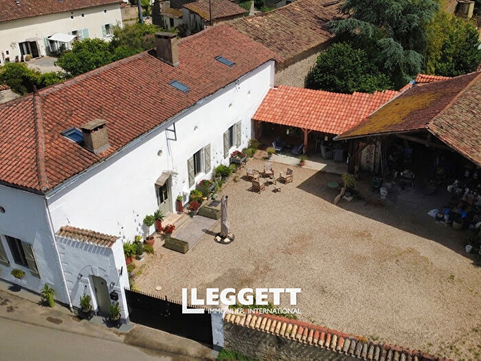 Voulême - Maison 8 pièces à vendre