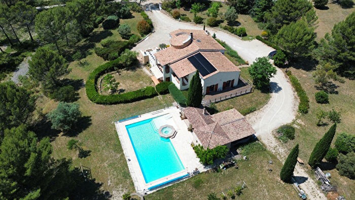 Lambesc - Maison 8 pièces à vendre