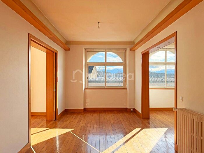 Appartement à louer - Centre Ville, Pau - 3 pièces - 2 chambres