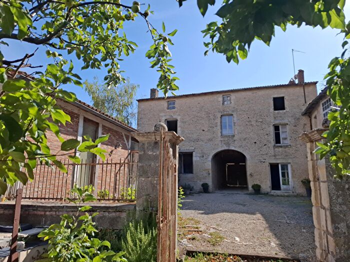 Maison 11 pièces à vendre à Saint-Maixent-l'École