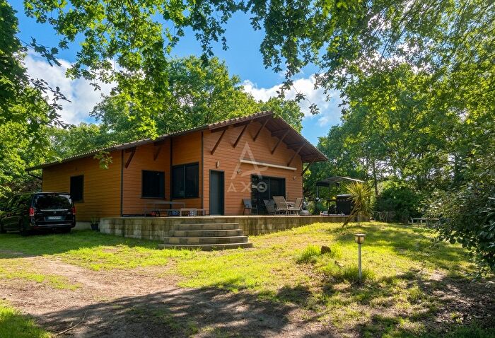 Maison 8 pièces à vendre à Saint-Cricq-Villeneuve