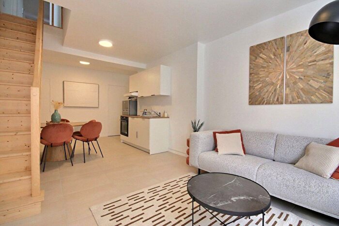 Appartement à louer - Villegranges, Les Lilas - 4 pièces - 3 chambres