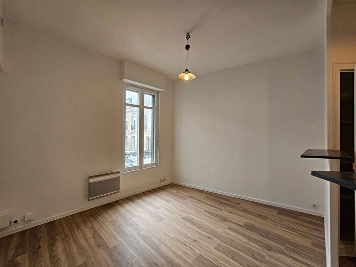 Appartement à louer - Bordeaux - 2 pièces - 1 chambre