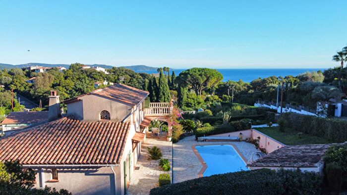 Maison à vendre - Cavalaire-sur-Mer, Le Parc- Frais Vallon, Le Jas - 7 pièces - 4 chambres