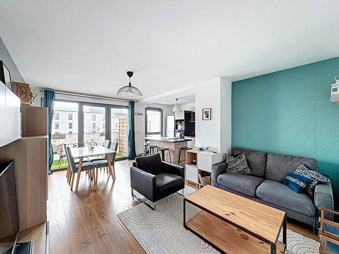 Appartement à vendre - Guyancourt, Villaroy - 4 pièces - 3 chambres