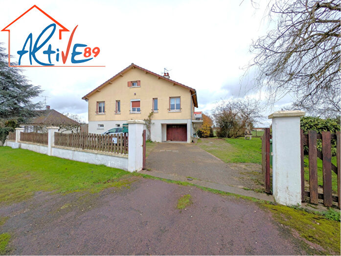 Maison à vendre - Champignelles - 6 pièces - 5 chambres