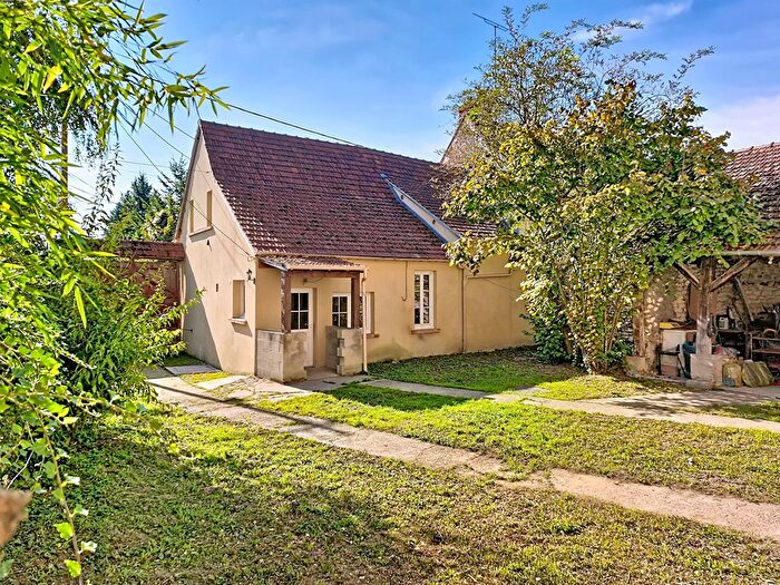 Maison 4 pièces à vendre à Bray-et-Lû