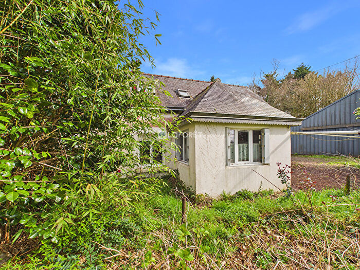 Maison à vendre - Scaër - 8 pièces - 6 chambres