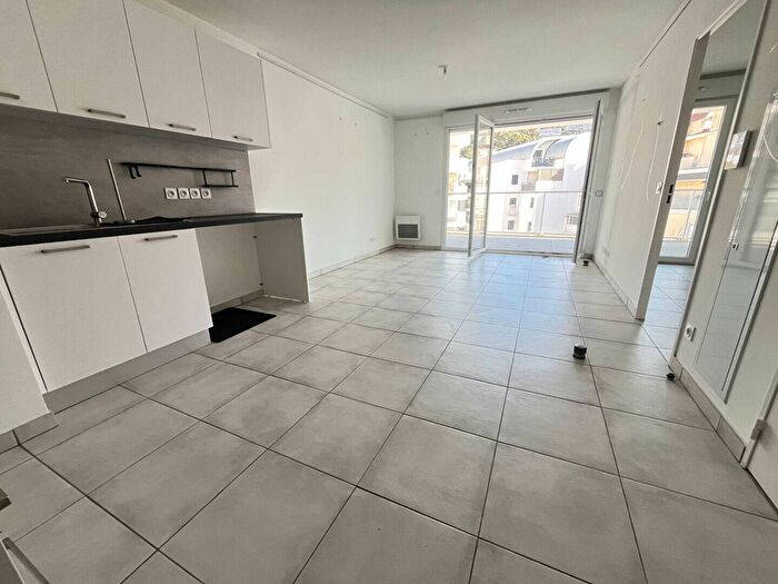 Appartement à louer - Saint Roch, Nice - 2 pièces - 1 chambre