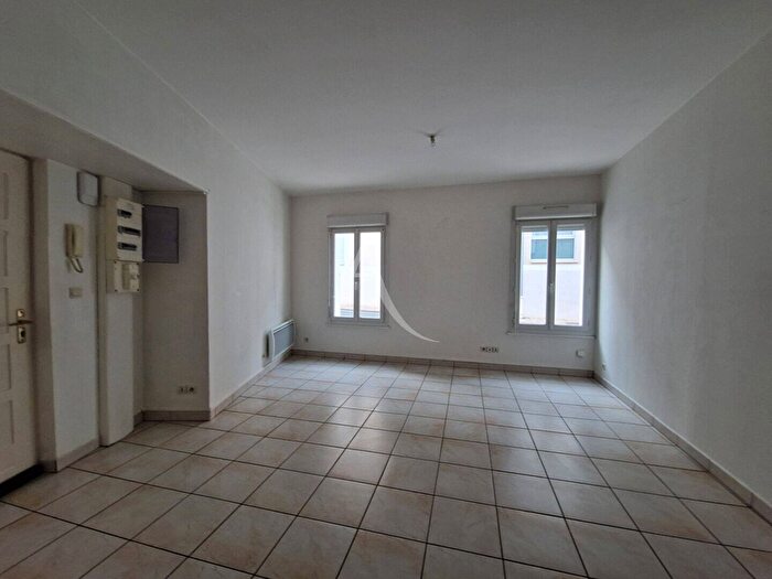 Appartement à louer - Nord, Doué-la-Fontaine - 3 pièces - 2 chambres
