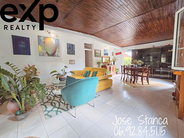 Maison à vendre - Le Tampon, Onzième, Douzième - 4 pièces - 3 chambres