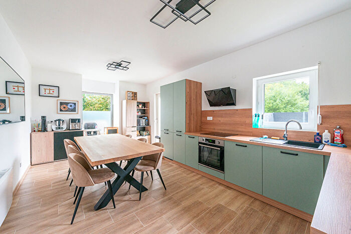 Maison 5 pièces à Estrun, à vendre
