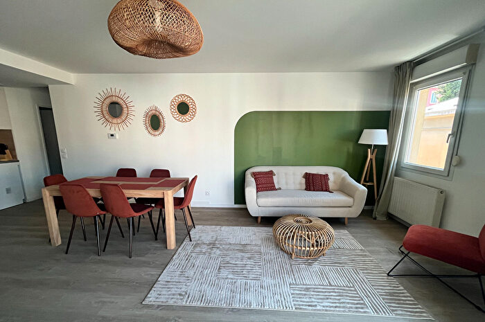 Appartement à louer - Oullins, Centre-ville - 5 pièces - 3 chambres