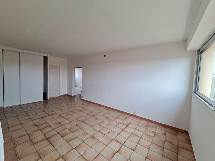 Appartement à louer - Hyères, Pyanet - 4 pièces - 3 chambres