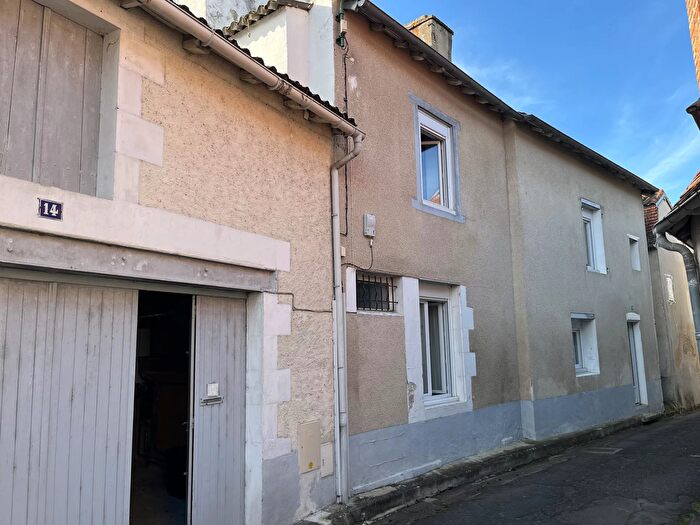 Maison à vendre - Montmorillon - 7 pièces - 3 chambres