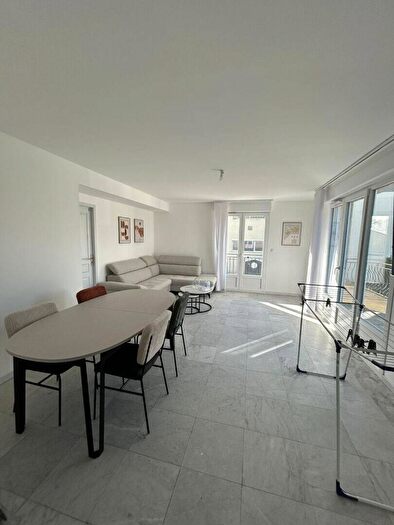 Appartement à louer - Jardins, Compiègne - 14 pièces - 11 chambres