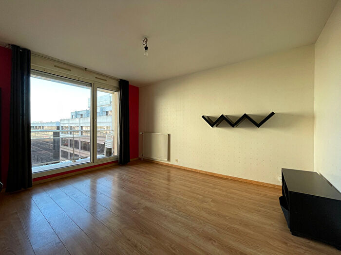 Appartement à louer - Quartiers Centre, Colombier - 1 pièce