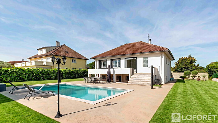 Maison 5 pièces à Pusignan, à vendre