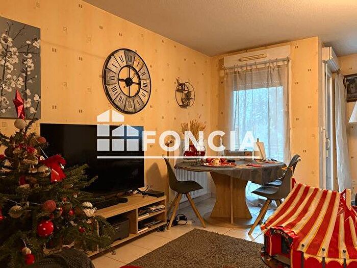 Appartement à louer - Centre Ville Est, Bourgoin-Jallieu - 3 pièces - 2 chambres