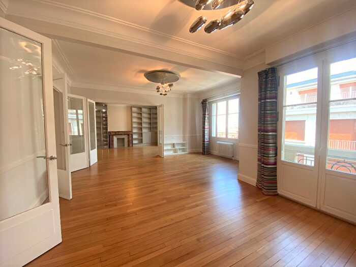 Appartement à vendre - Clermont-Ferrand, Montferrand - 7 pièces - 4 chambres