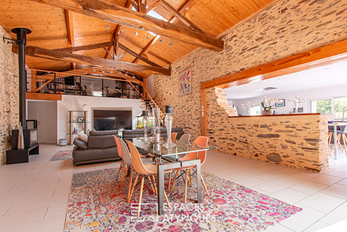 Maison à vendre - Saint-Florent-des-Bois - 9 pièces - 5 chambres