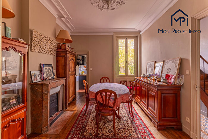 Maison 6 pièces à Laval, à vendre