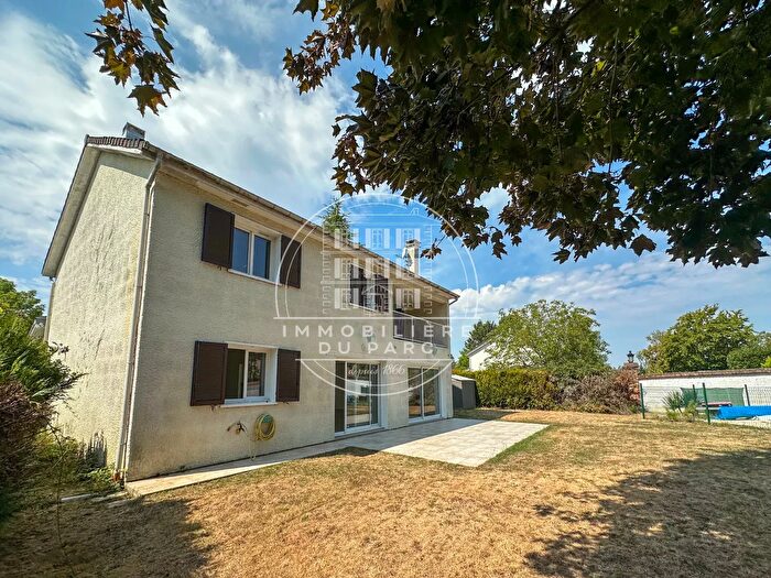 Maison 8 pièces à Voisins-le-Bretonneux, à louer