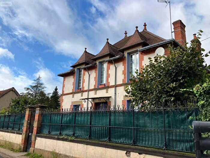 Maison 7 pièces à Moulins, Gâteaux, Clos de Bourgogne, à vendre
