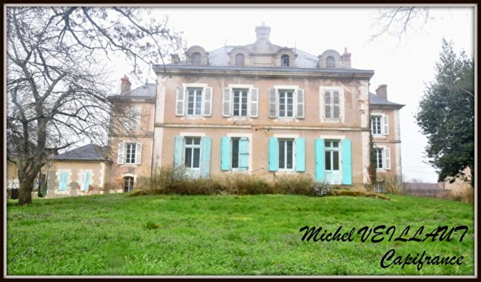 Villeneuve-sur-Allier : Maison 15 pièces à vendre