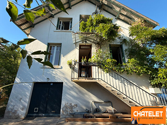 Maison 5 pièces à Saint-Denis-lès-Bourg, à vendre