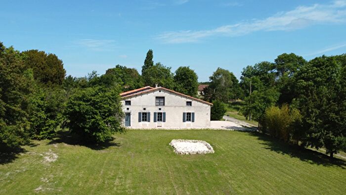 Maison à vendre - Juignac - 4 pièces - 2 chambres