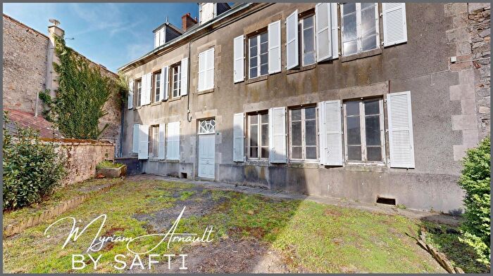 Dun-le-Palestel : Maison 9 pièces à vendre