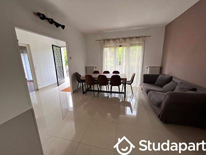 Appartement à louer - Viaduc Ouest, Orsay - 1 pièce - 4 chambres