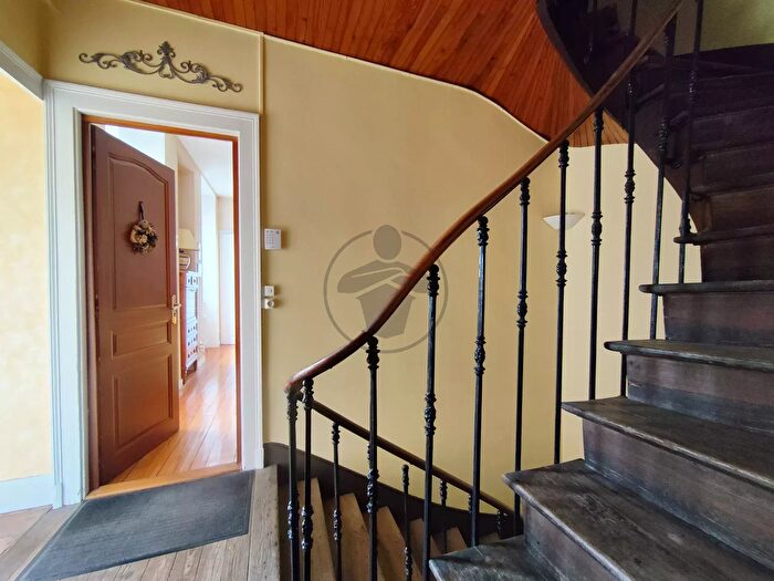 Baume-les-Dames : Maison 9 pièces à vendre