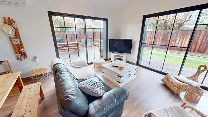 Maison à vendre - Arès - 8 pièces - 6 chambres