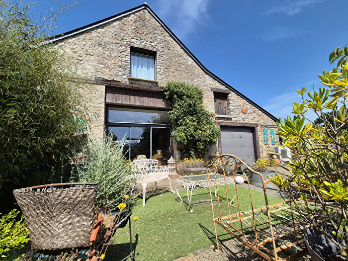 Maison à vendre - Saint-Aubin-du-Cormier - 6 pièces - 4 chambres