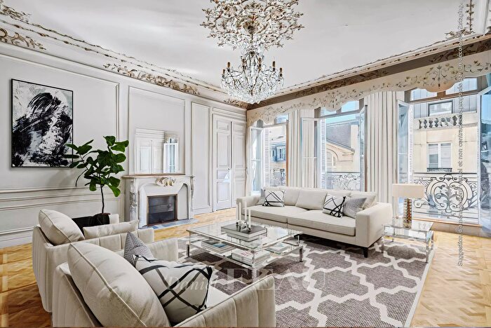 Appartement à vendre - Paris e , Clichy, Trinité - 6 pièces - 4 chambres