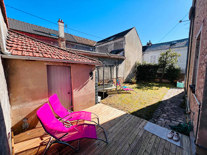 Maisons à vendre et appartements à louer - 3