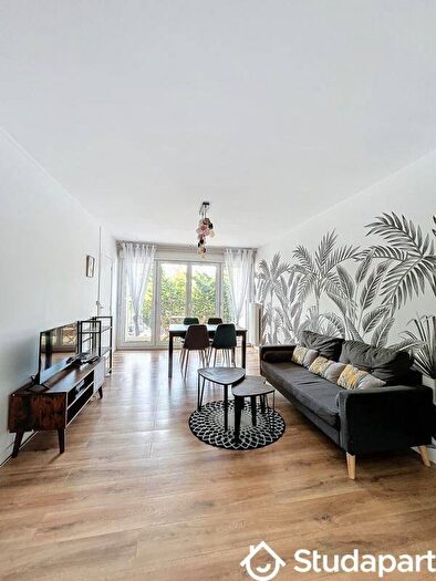 Appartement à louer - Barbâtre-Saint Remy-Verrerie, Reims - 1 pièce - 2 chambres