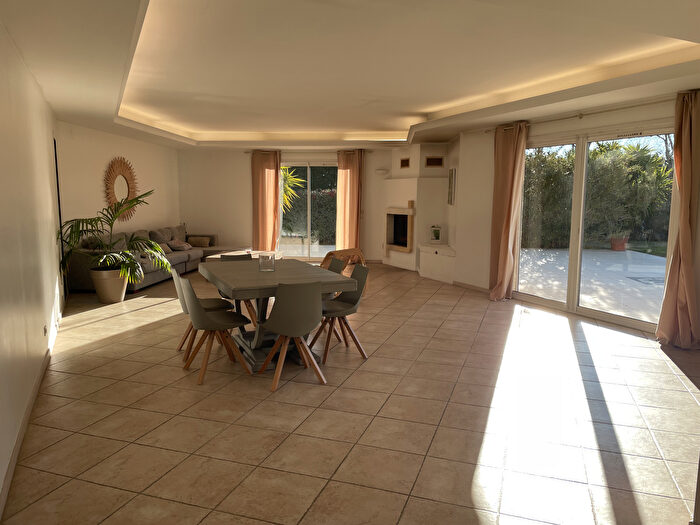 Maison à louer - Rivesaltes - 6 pièces - 5 chambres