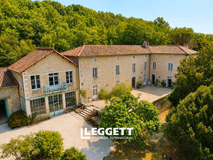 Civray - Maison 15 pièces à vendre