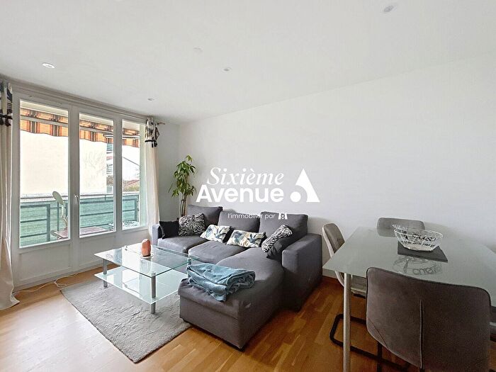 Appartement à louer - Le Village, Vaulx-en-Velin - 3 pièces - 2 chambres