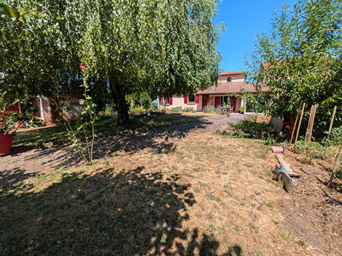 Maison 11 pièces à Sardon, à vendre