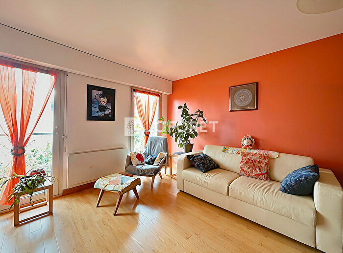 Appartement à vendre - Saint-Denis, Centre-ville, Basilique - 2 pièces - 1 chambre