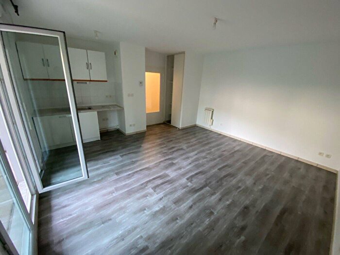 Appartement à louer - Oiselet la Grive, Bourgoin-Jallieu - 2 pièces - 1 chambre