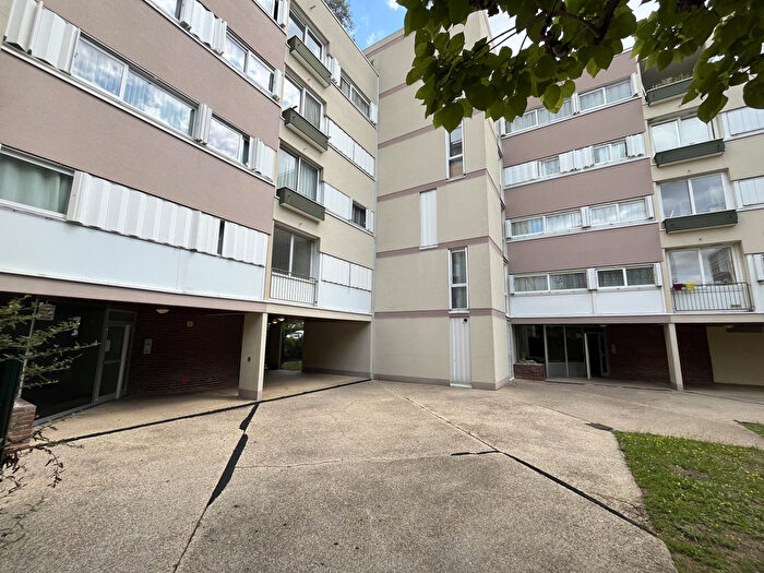 Appartement 4 pièces à Évry, Champs Elysées, à vendre