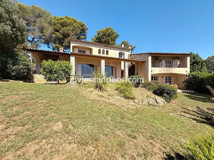 Maison à vendre - Antibes, Antibes-les-Pins, Trianon, Le Fournel, Peyregoue - 11 pièces - 6 chambres