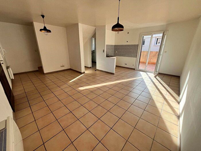 Maison à louer - Nord, Mions - 3 pièces - 3 chambres