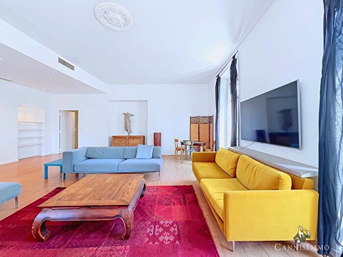 Cannes, Prado, République : Appartement 6 pièces à vendre