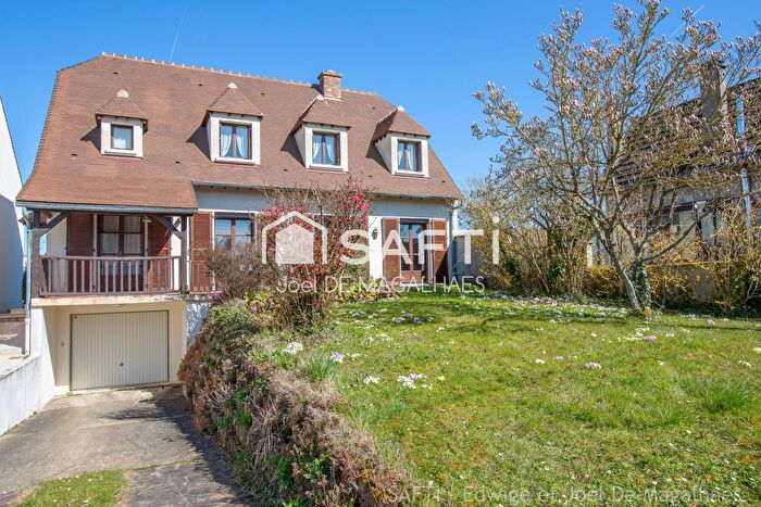 Maison à vendre - Le Mesnil-Saint-Denis - 6 pièces - 4 chambres